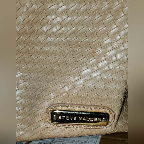 Steve Madden | Bags | Steve Madden Tan Woven Shoulder Bag With Textured ...